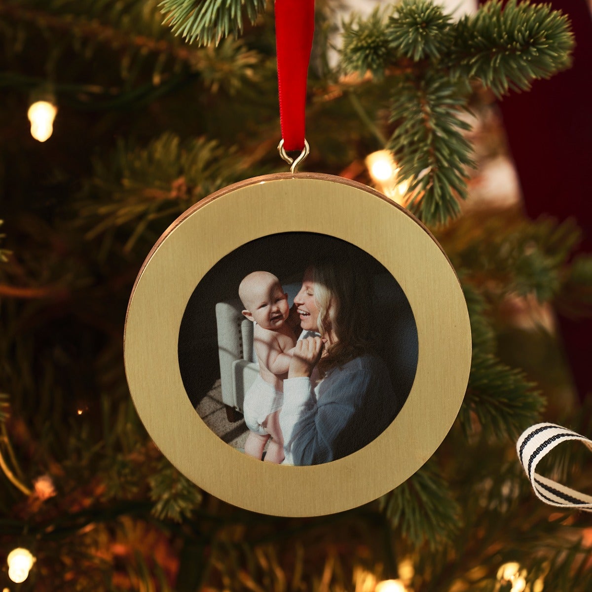 Enhancing Holiday Decor: The Custom Experience of Photo Ornament Frame ...